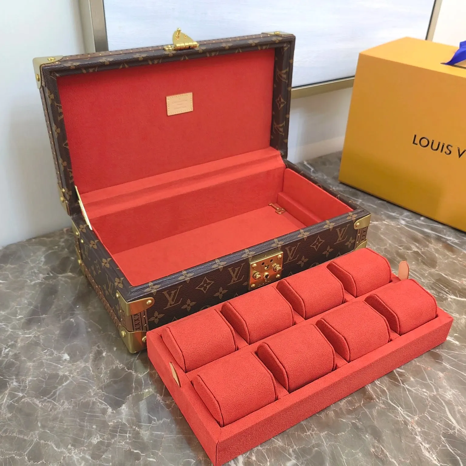 Elevate Your Home Decor with Luxury Accessories | King Decor